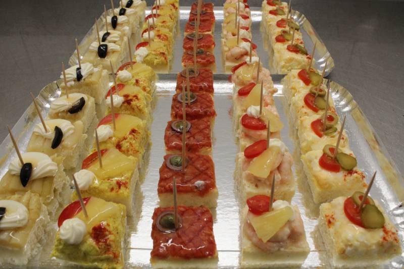 Mini canapés carrés 4x4 cm - Traiteur - Jubin Confiseur